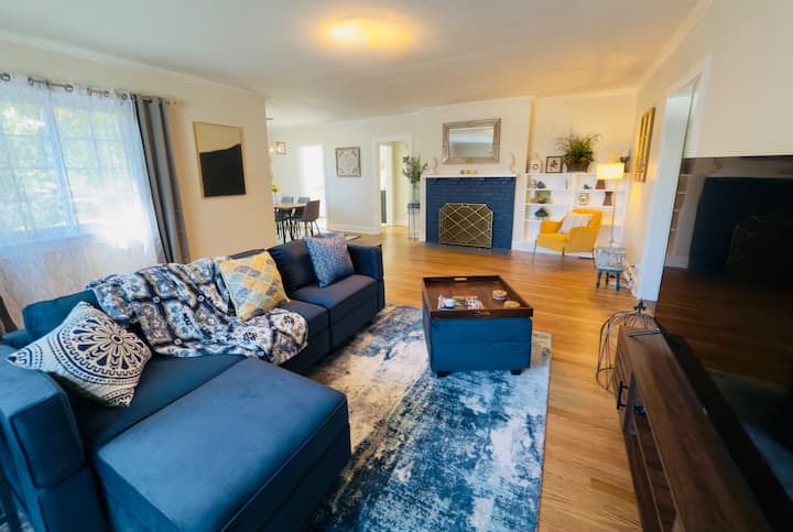 Blue Door Bungalow - Hendersonville, NC