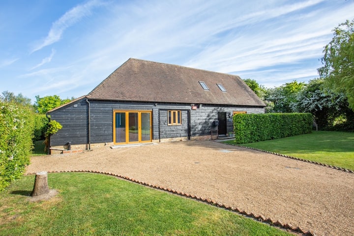 Tipper Barn - Ready For Christmas 2025! - Herne Bay