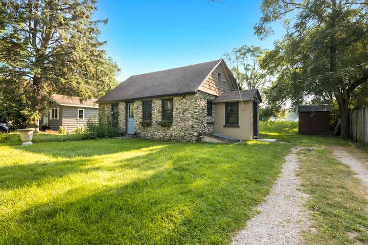 Stone Cottage+2br+walk To Town+near The Narrows - Suttons Bay, MI