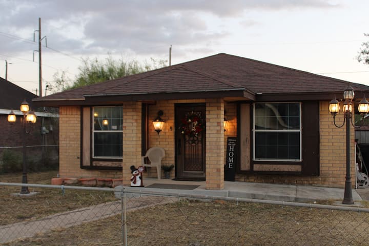 Spacious 4br/3baths Near Airport, La Plaza Mall - McAllen, TX