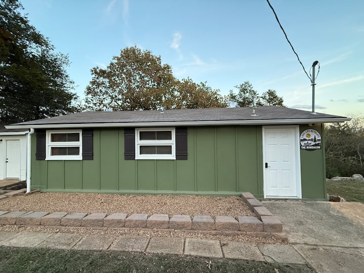 The Bungalow At Lake Life Retreats - Mountain Home, AR