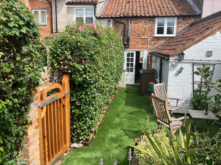 A Cosy Coastal Cottage, Oozing Character - Blakeney
