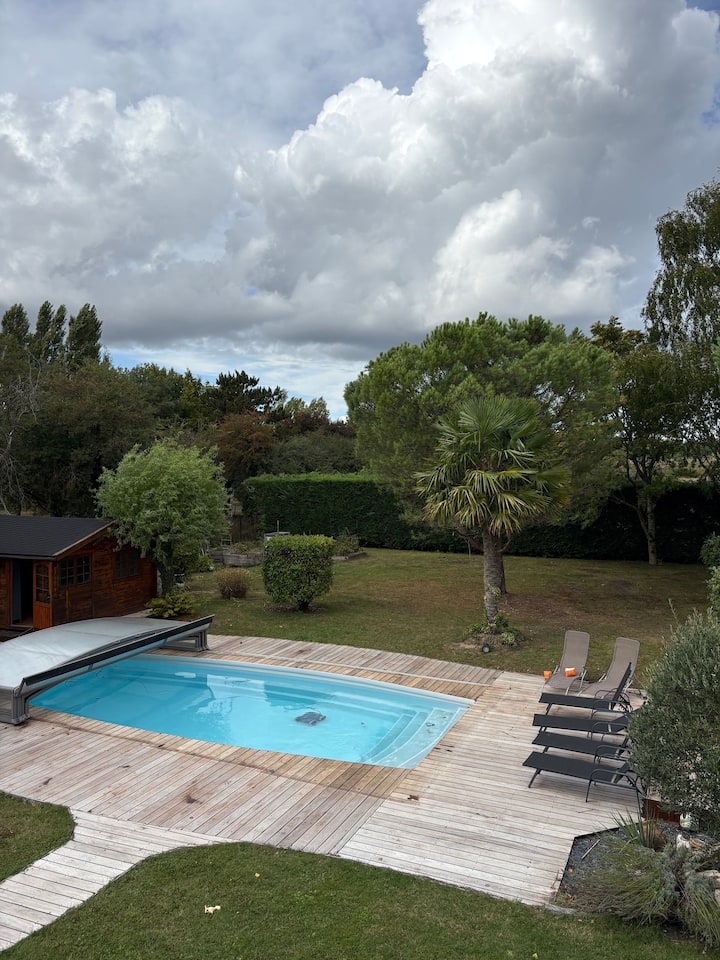 Charmant Logement Avec Piscine Et Jacuzzi - Montbazon