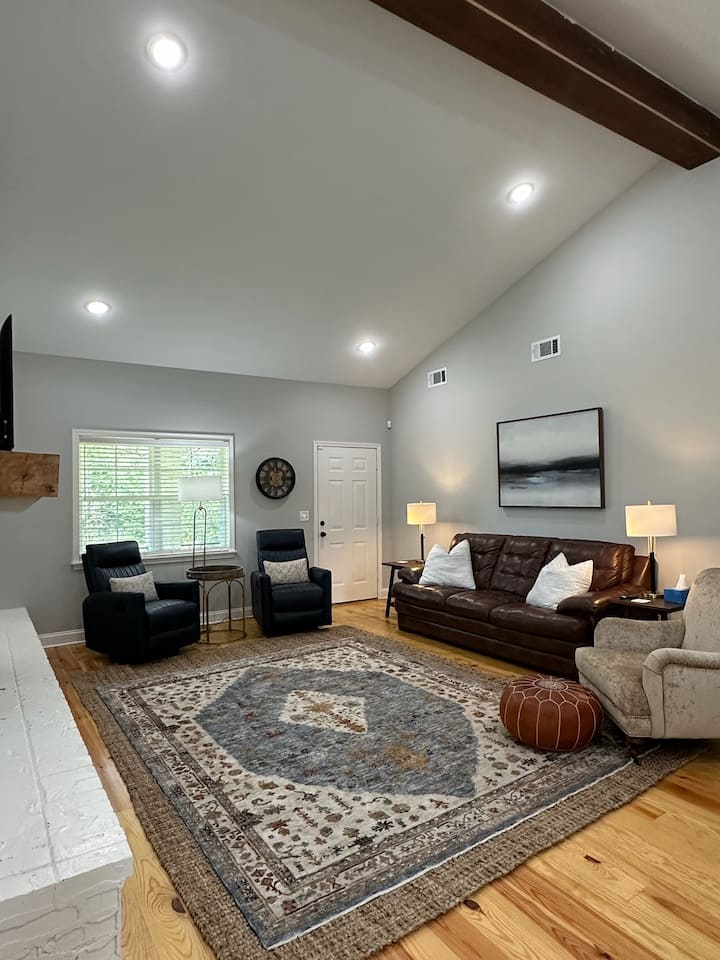 Home Away From Home - Game Day Getaway - 스탁빌