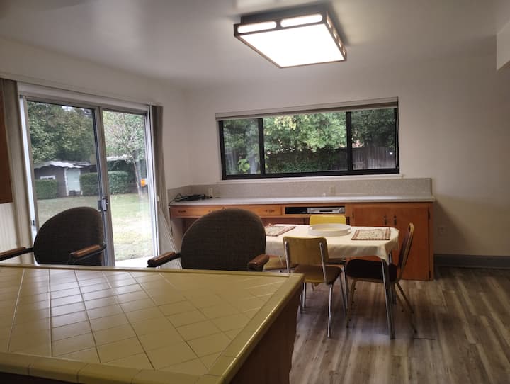 Mid-century Modern 4bed 2bath Central Quiet Trees - Sacramento, CA