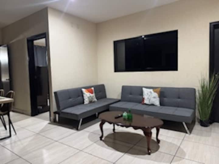 Relax At Casa Lety | Sleeps 10, Grill & Parking - San Luis Potosí