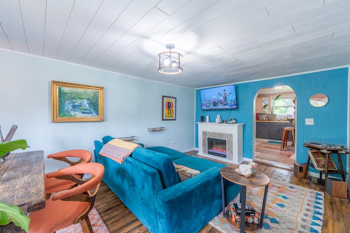 Boho-chic 2 - Furnished, Yard, Wi-fi, Dogs Ok - Bloomington, IN