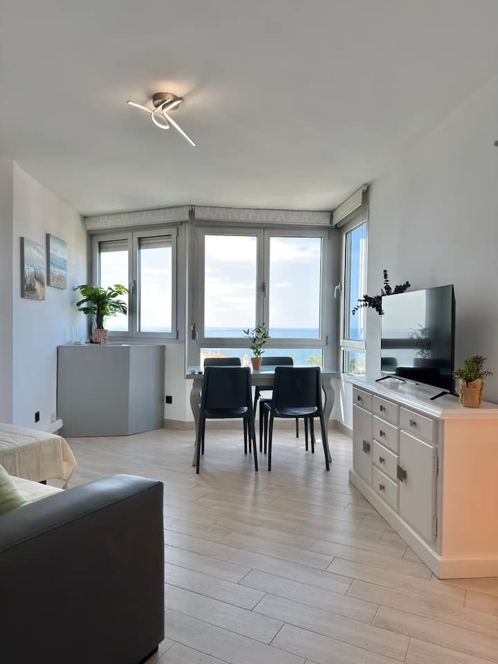 Seaside Retreat With Pool And Views, Marbella - Calahonda