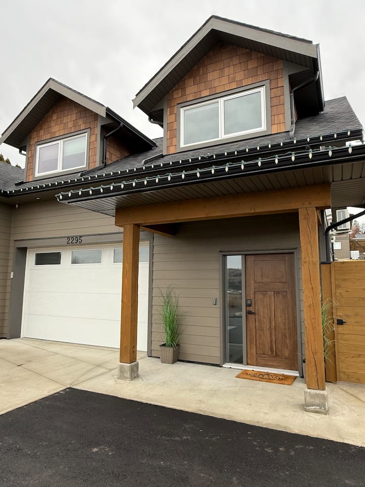 2 Bedroom Private Carriage House - Kamloops