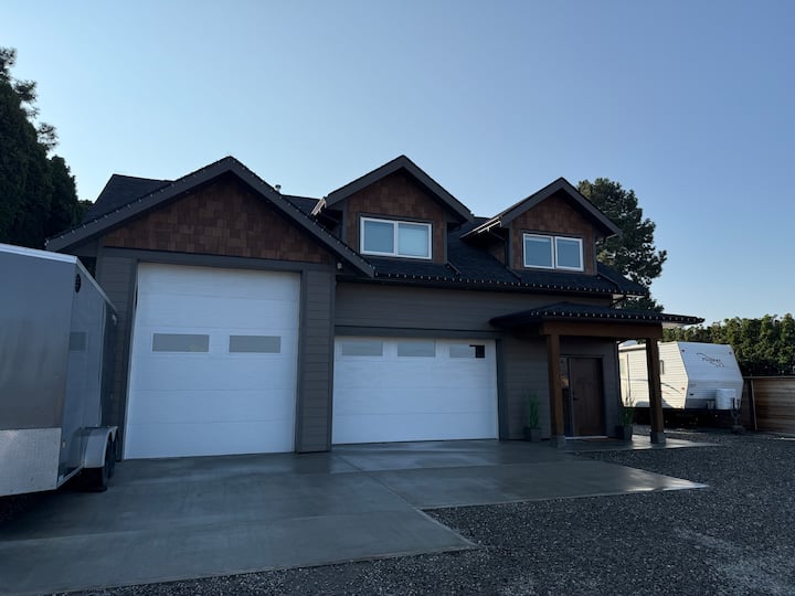2 Bedroom Private Carriage House - Kamloops
