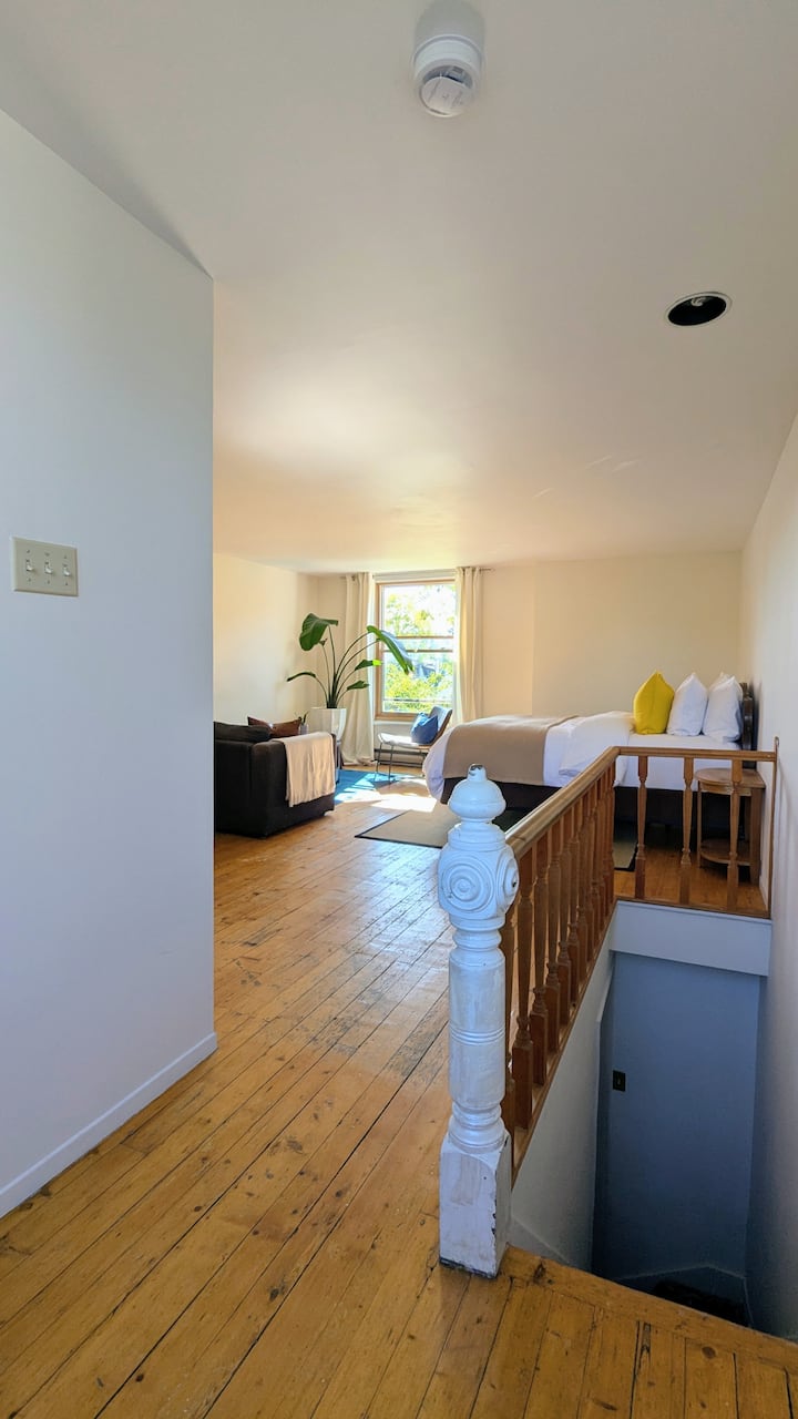 Large Private Space W/ Ensuite Bathroom & Parking - Ottawa