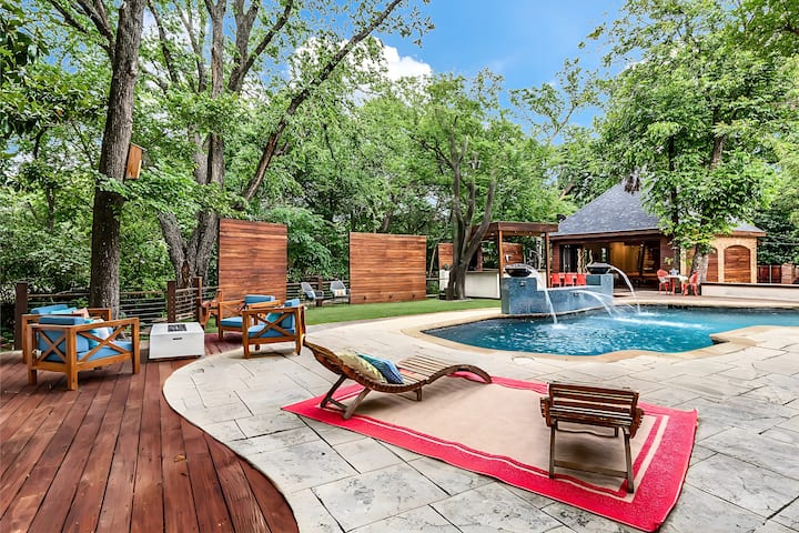 Spacious Home, Poolhouse, Private Backyard Oasis - Carrollton, TX