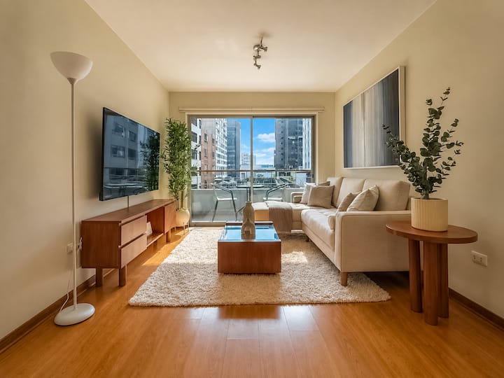 4 Br | 3.5 Ba | Next To Courtyard Marriott | Queen - Lima