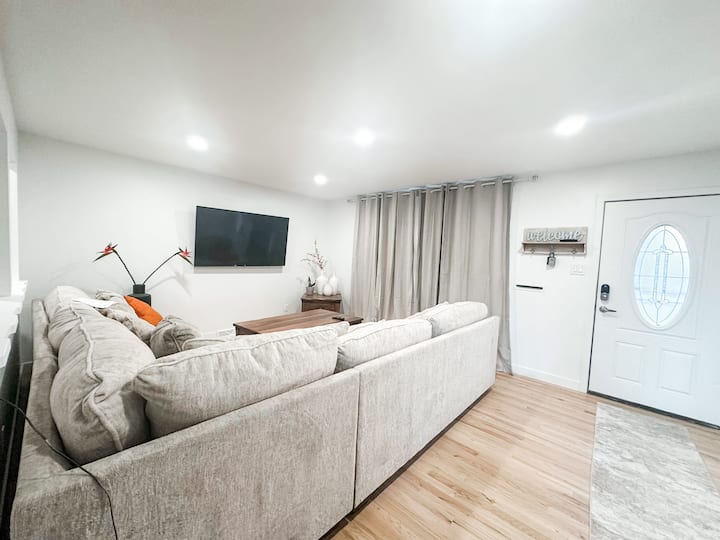 Central Stay —Stylish & Convenient - Lakewood, CO