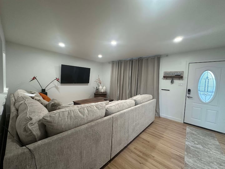 Central Stay —Stylish & Convenient - Lakewood, CO