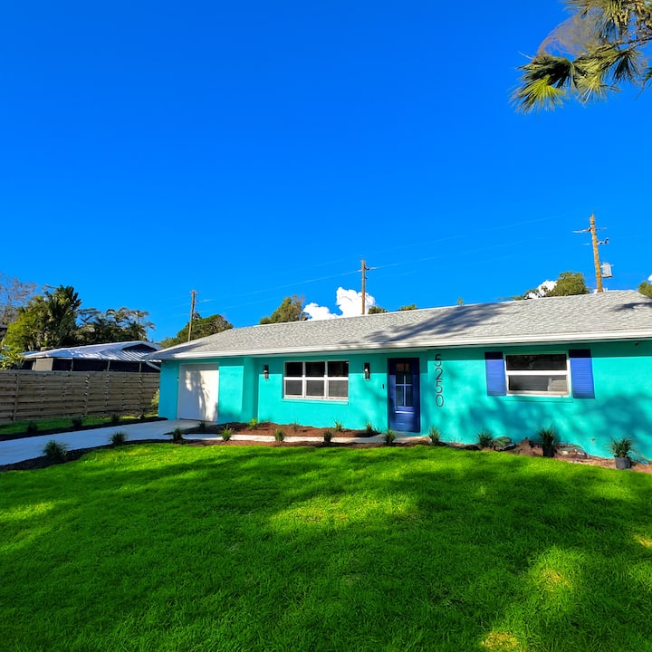 Charming 3 Bdr Home 0.7 Mi From #1 Beach In Us - Siesta Key, FL