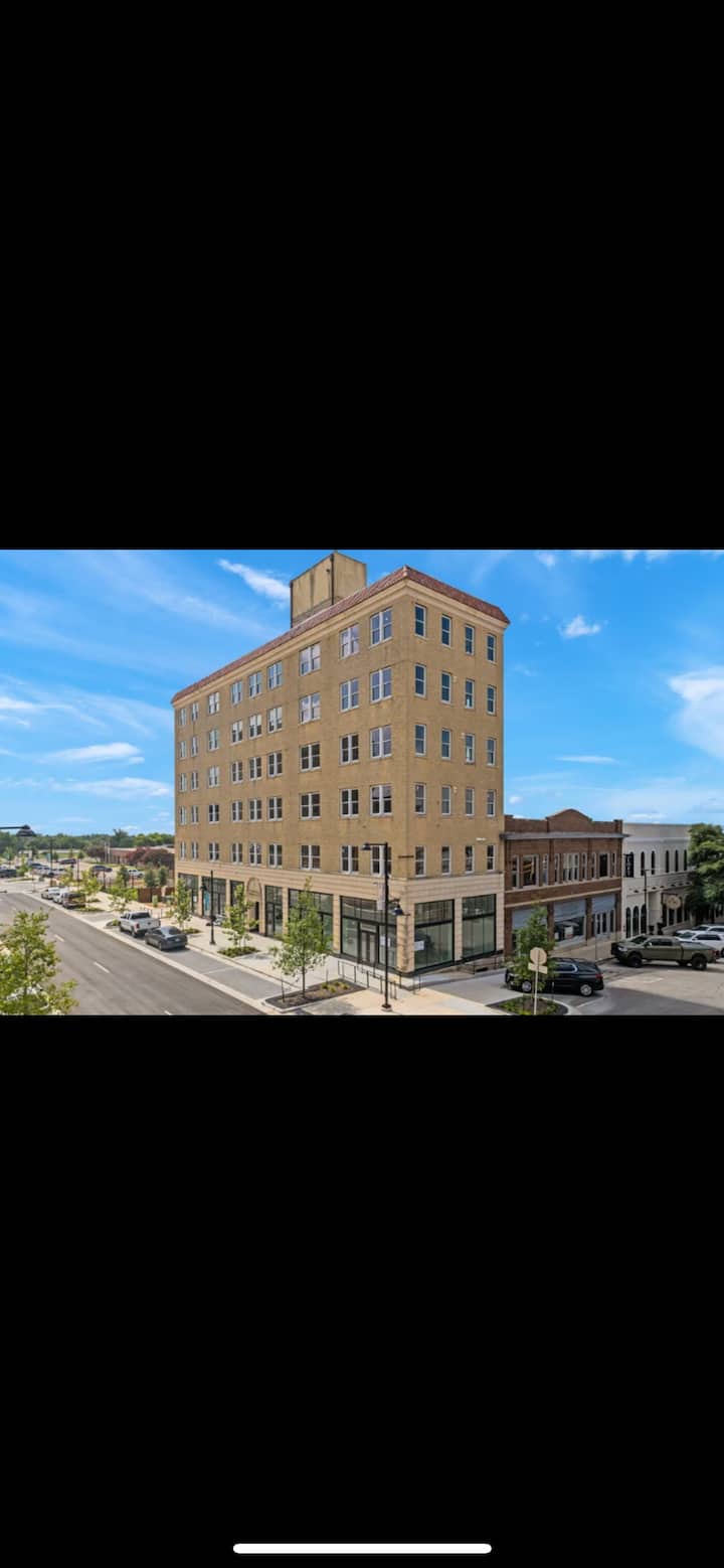 Downtown Historic 1 Bed 1 Bath Apartment Unit 202 - Temple, TX