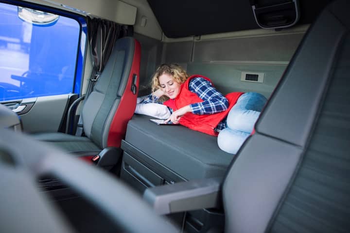 Be A Trucker For 2 Nights. 1 Dbl Or 2 Bunk Beds - Dublin