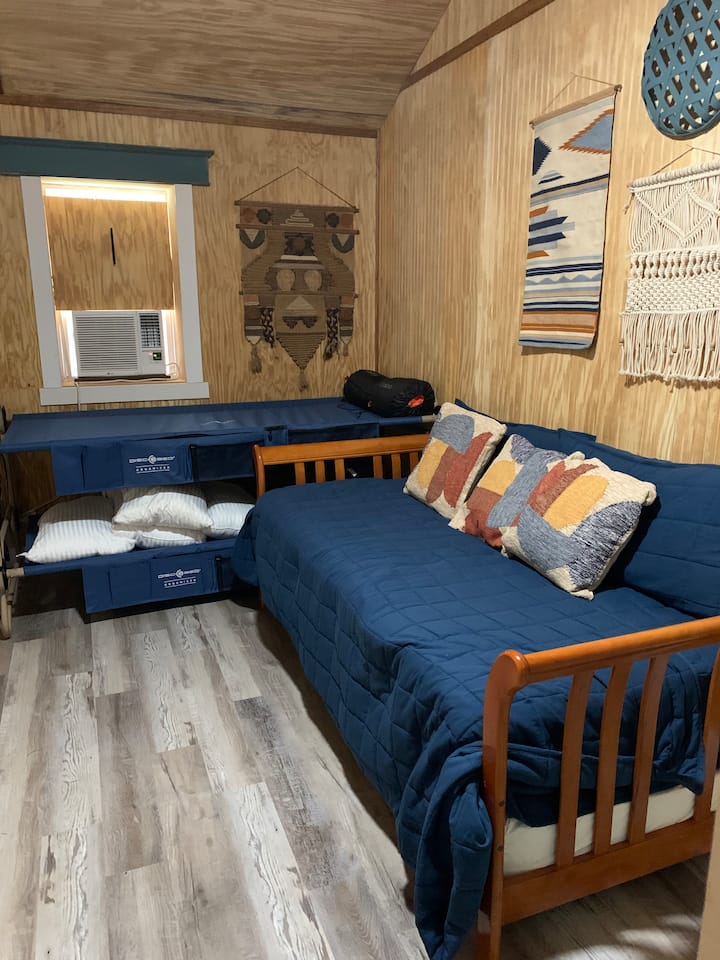 Dillard's Cottage Retreat - Lake of the Woods, VA