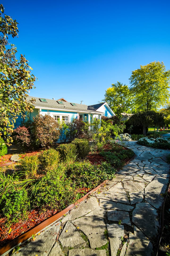 Oly's Cottage, Steps From Journeyman And Acorn! - Three Oaks, MI