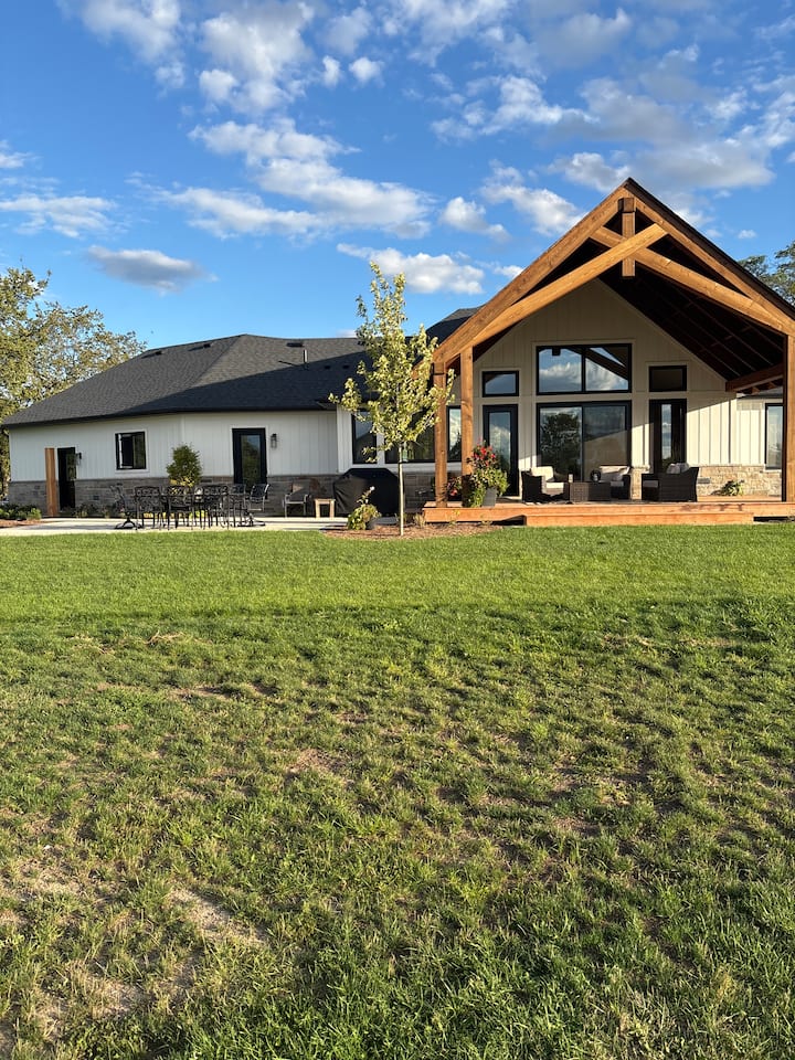 Country Charm - Beamsville