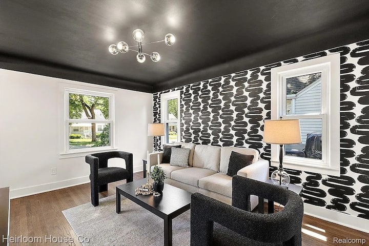 Stylish 3+1 Digs In Dearborn- 2 Month Minimum - Dearborn, MI