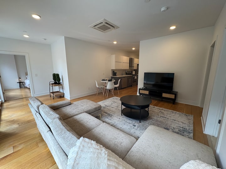 Spacious 2 Bedroom W King Bed | Gym Access! - Hunting Park - Philadelphia