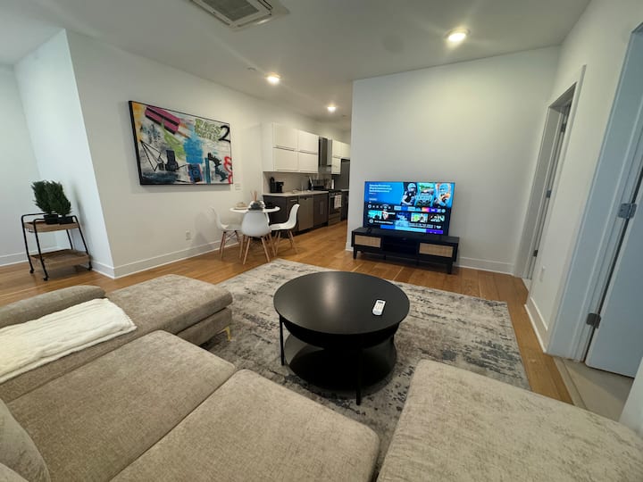 Spacious 2 Bedroom W King Bed | Gym Access! - Philadelphia, PA