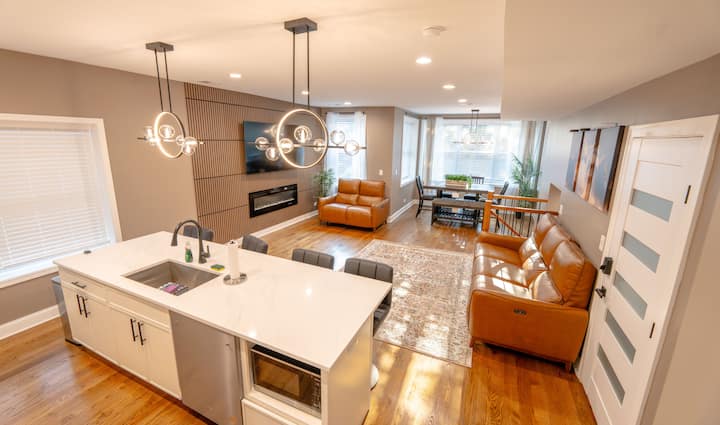 Luxury 6br, Home Mins From Downtown And The Lake - Evanston, IL