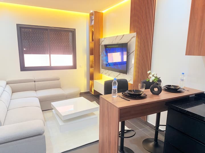 Appartement Luxueux Moderne Avec Vue Sur La Gare - Marrákes