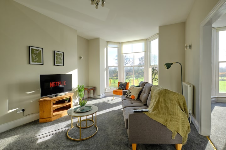 Immaculate 2 Bed 2 Bath | Free Parking - Harrogate