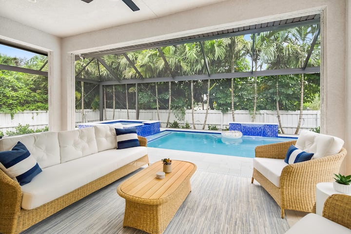 Coastal Luxury Pool Home 5 Min To Downtown & Beach - Naples, FL