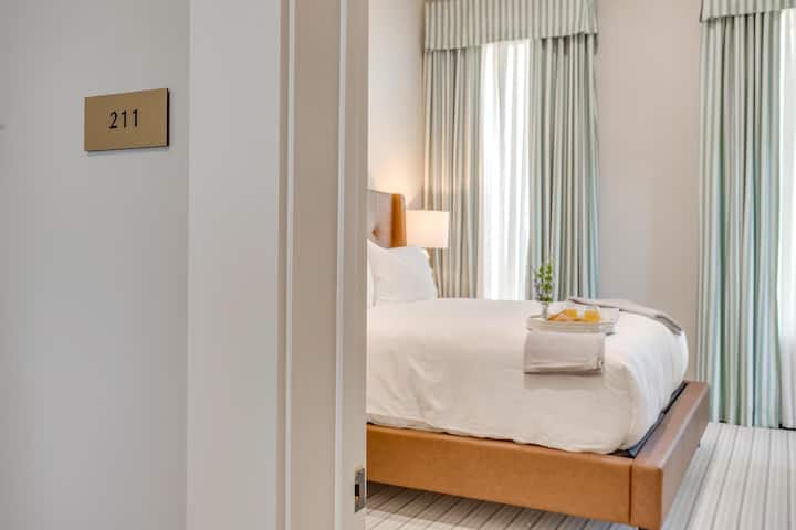 Historic Nutt House Hotel Room 211 - Granbury, TX