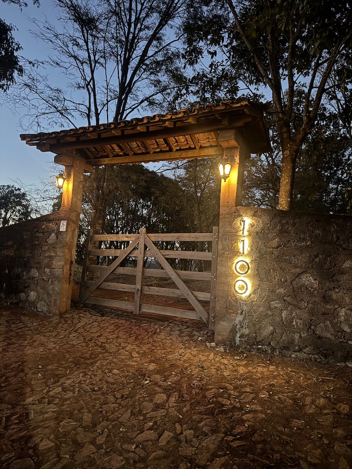 Charming Colonial Countryside Home With Wi-fi - Conselheiro Lafaiete