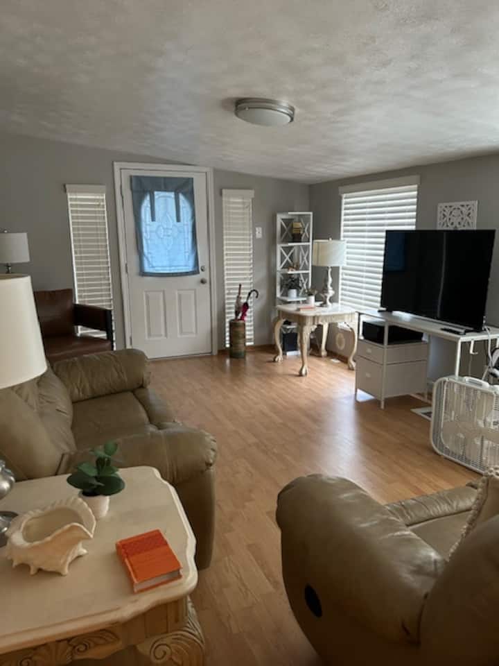 Immaculate Park Model Retreat – Peace & Quiet - Flagler Beach, FL