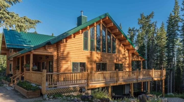 North Mountain Lodge - Pine Room - Hinton, AB, Canada