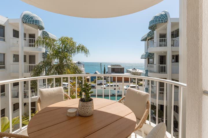 Ocean Views | Pool, Sauna & Walk To Moffat Beach - Caloundra