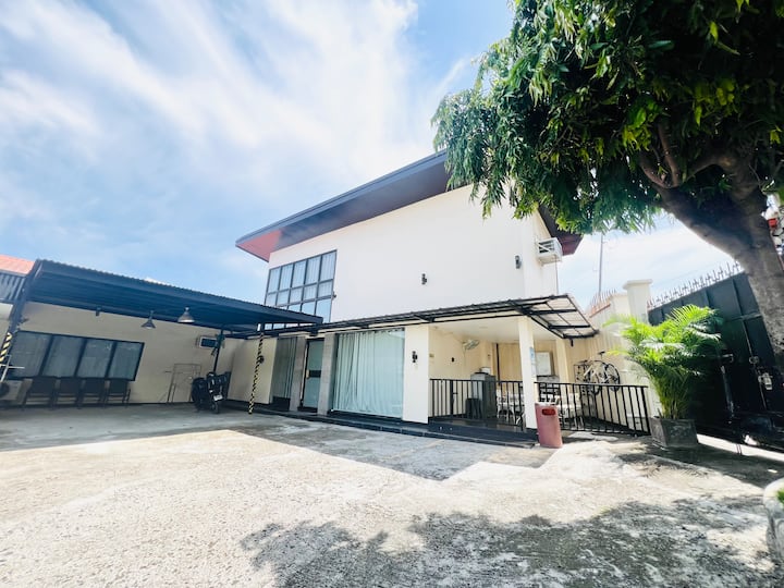 Group Accommodation|outdoor Kitchen|wide Parking - Cebu