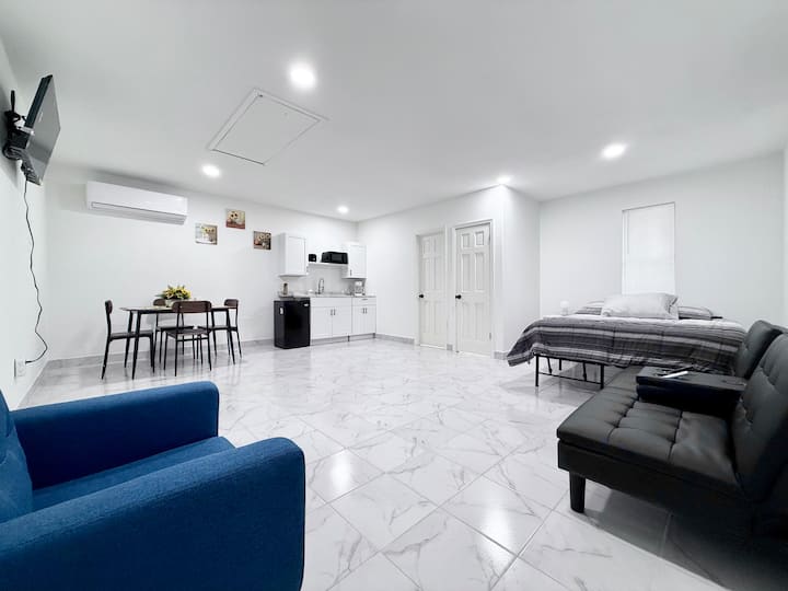 New - Build Modern Studio - Laredo, TX