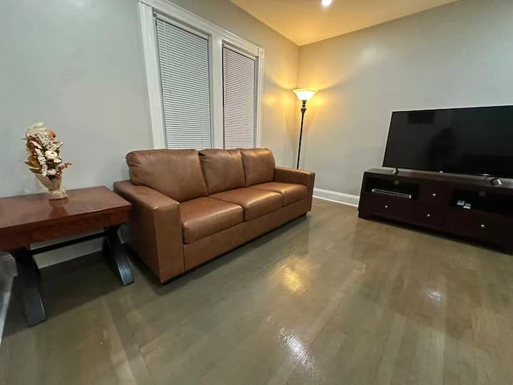Modern 4-bed, 2-bath Cranston Stay By Dining & Hwy - Providence, RI