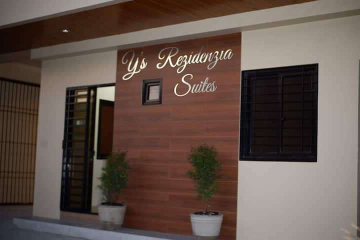 A Family Room For 6 Pax At Y's Rezidenzia Suites - Daraga