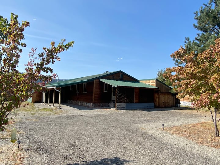 The Cedar Cottage - Curlew Lake State Park, Republic