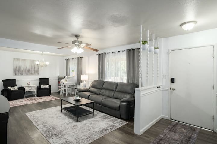 Relaxing Family Home Near Dt Clovis - Clovis, CA