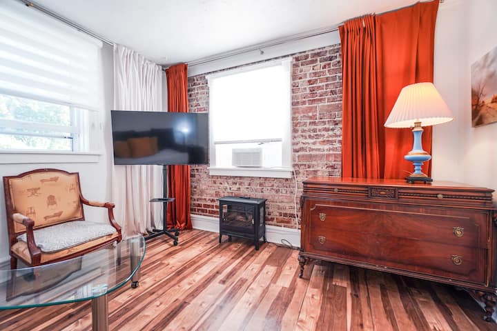 Cute 1b1b Apt, Unmc, Midtown Crossing Downtown - Omaha, NE