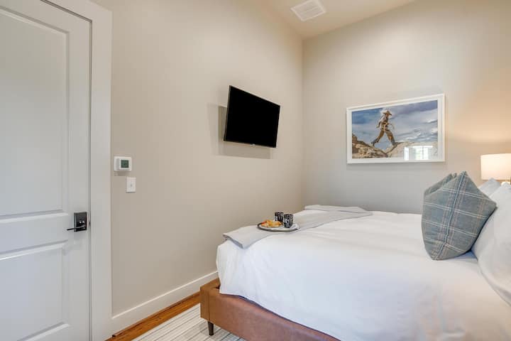 Historic Nutt House Hotel Room 216 - Granbury, TX