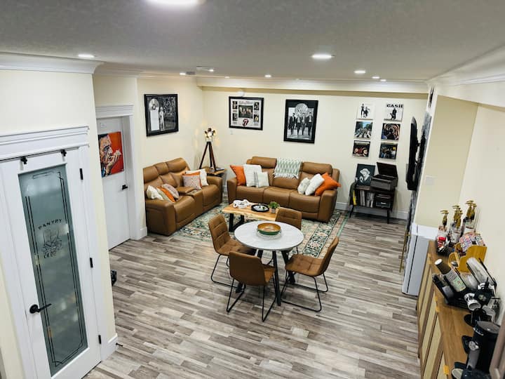 Music & Friends Executive Suite - Fort McMurray