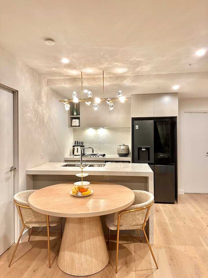 Cbd
5 Stars Pool/sauna,
Everything At Door Step - Melbourne