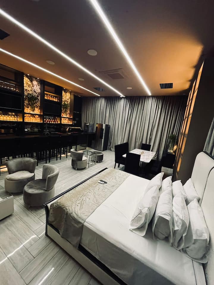 Modern 8br · 16 Beds · Lleras Park Medellín - Caldas