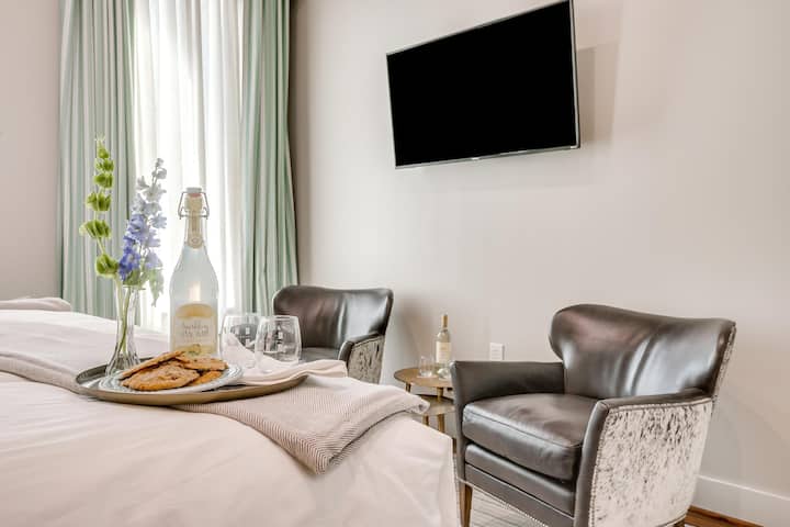 Historic Nutt House Hotel Room 221 - Granbury, TX