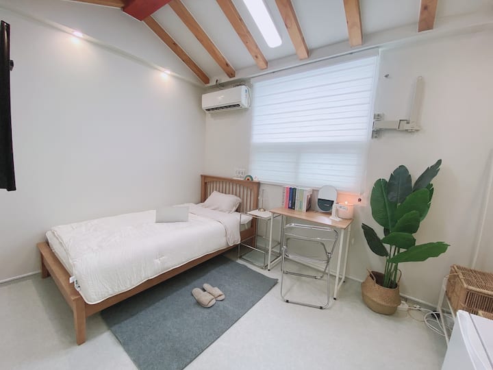 화이트싱글룸 - Seoul